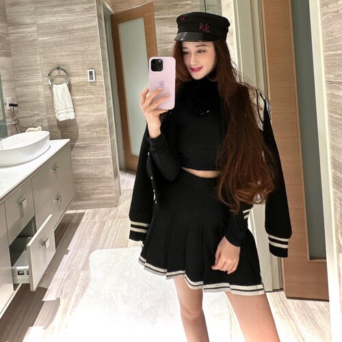 🇺🇸🇨🇦 Em_Lee on GETTR
