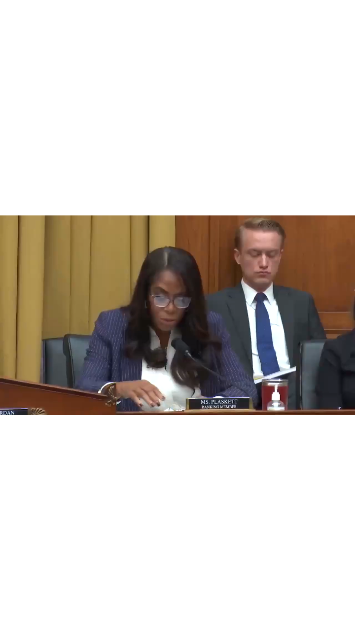 🇺🇸FreudianSlip🍊 on GETTR: Plaskett is mad at Kevin McCarthy. They are ...