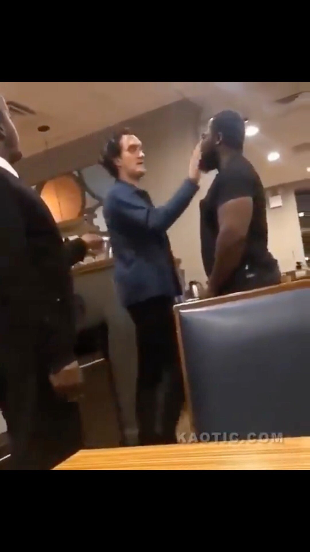 Handong💥 on GETTR: Self Defense?🥵🥵 Dude gets Fire Slapped for touch...