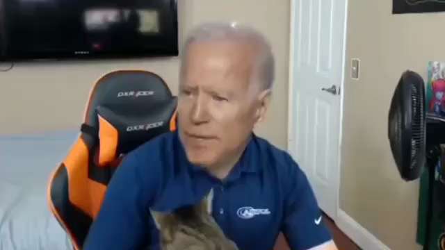 🇺🇲 𝓟𝓮𝓬𝓪𝓷 on GETTR: When Biden got a cat 🤣