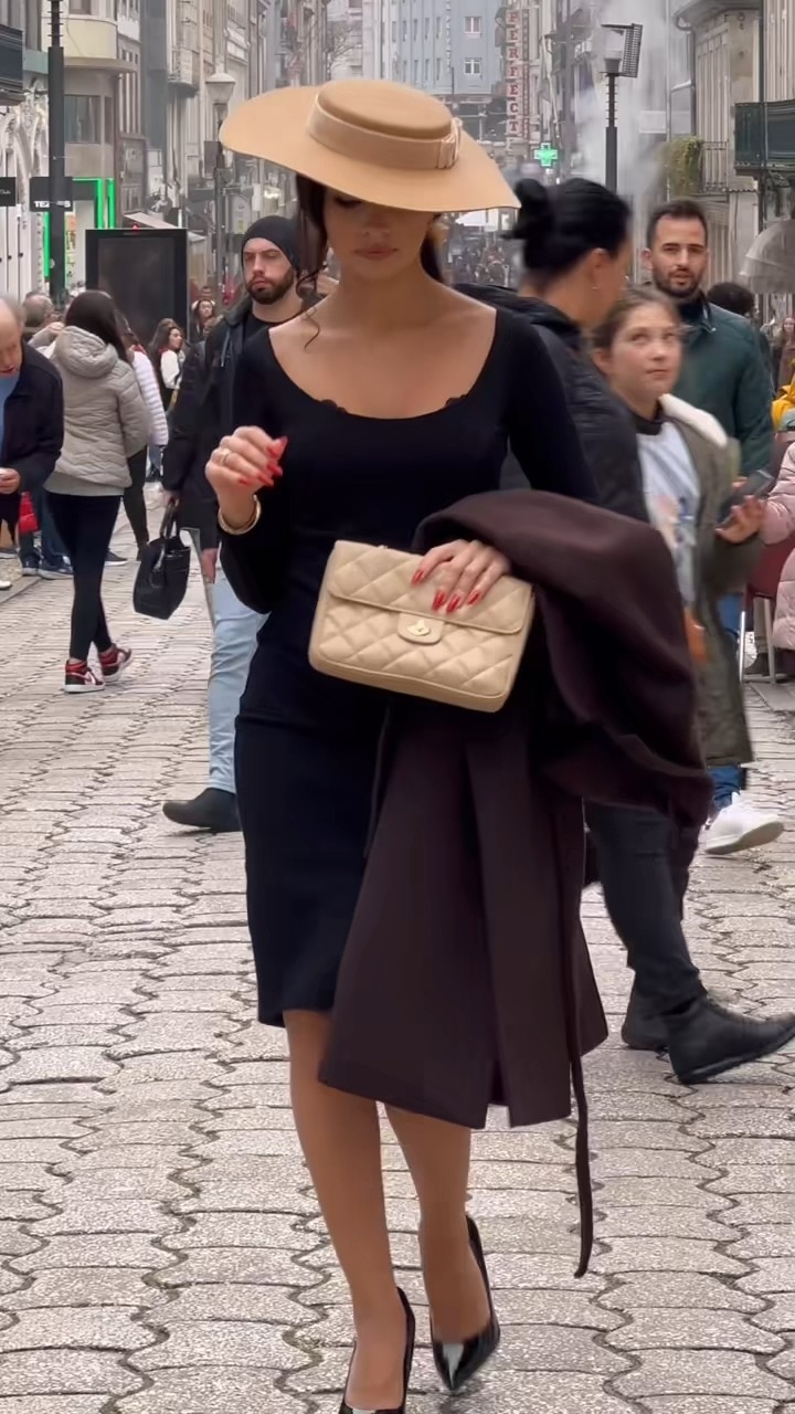 Jason Pepe on GETTR : A beautiful elegant woman walking in the city.
