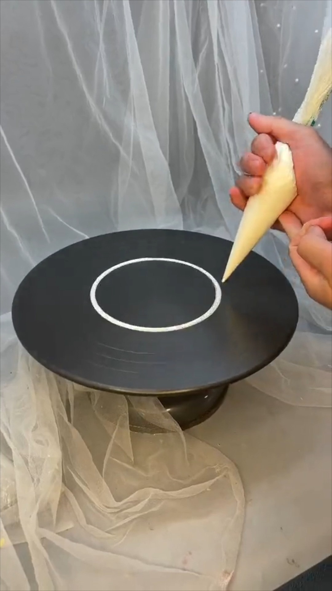 Art Designer on GETTR : Cake decorating.