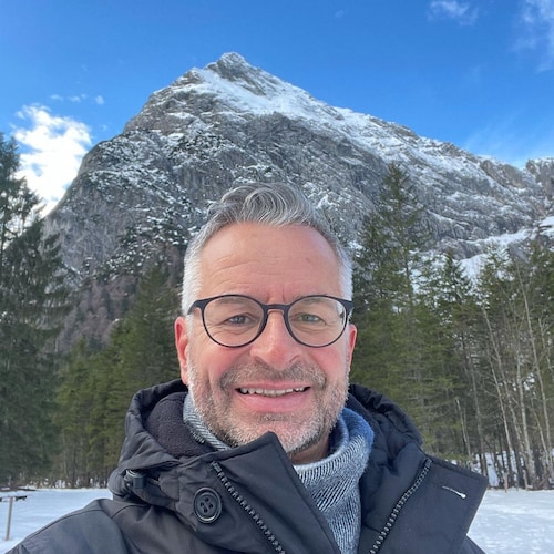 david_h_thompson on GETTR