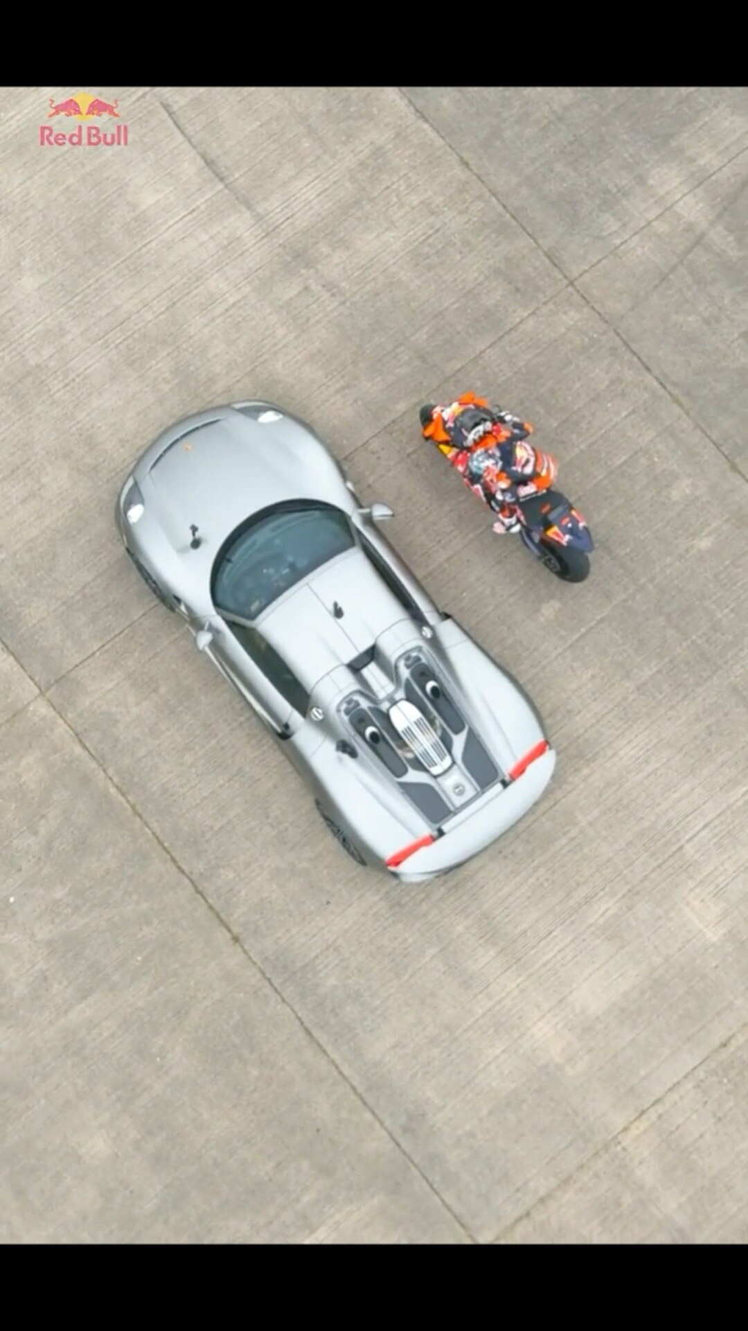 Nefertari on GETTR : Sports car vs motorcycle