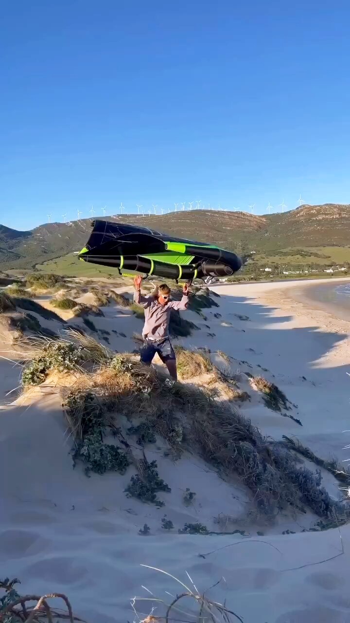 ROFL1🇺🇸 on GETTR : Hello Gettr! Let's fly! #tricks #cunning #prank #lol ...