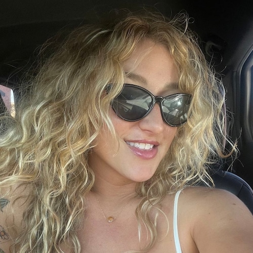 Ava Claire on GETTR - Profile and Posts on GETTR