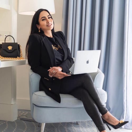 Amy Robertson on GETTR