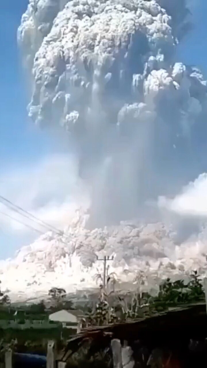 NICK on GETTR: 🇮🇩 Eruption of Mount Merapi in Java. Indonesia’s...