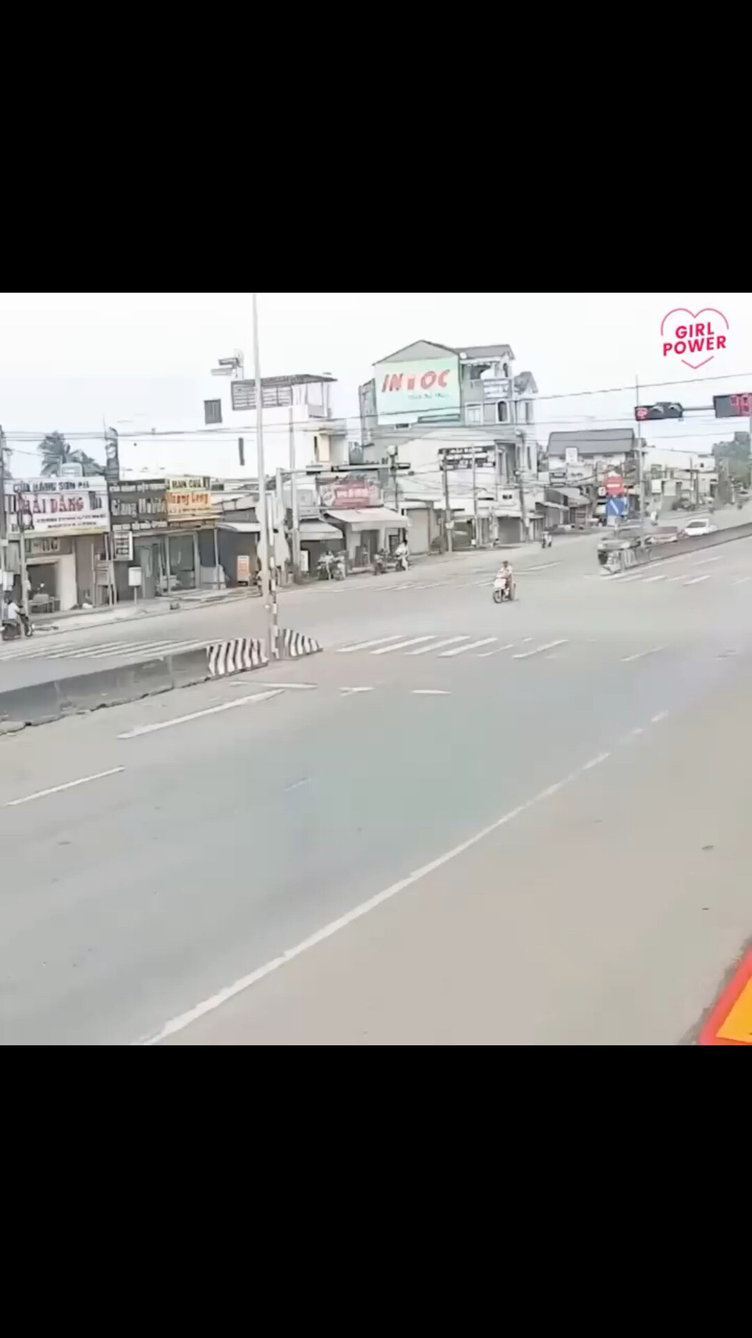 James7777777 红V被取消【德农】 on GETTR : Hope the driver is still alive😲