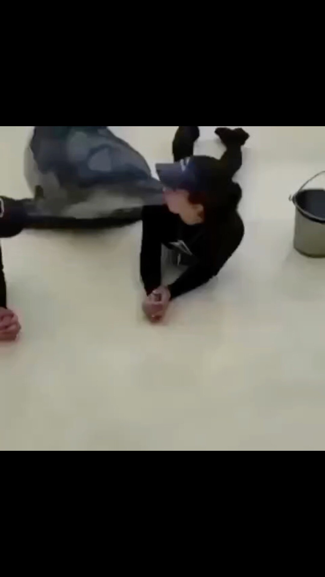 Binbin9937 on GETTR : Kisses! 💋 @Binbin9937 @JuXuan_Yun